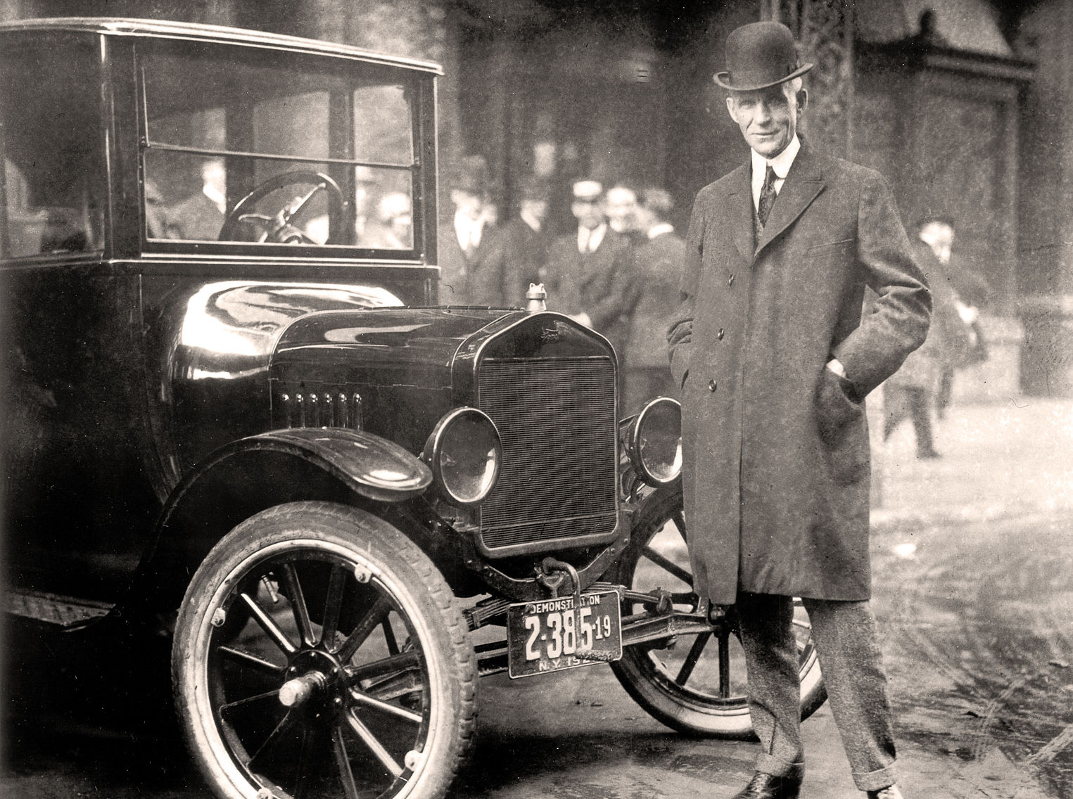 Biography of Henry Ford – HistoryB.com